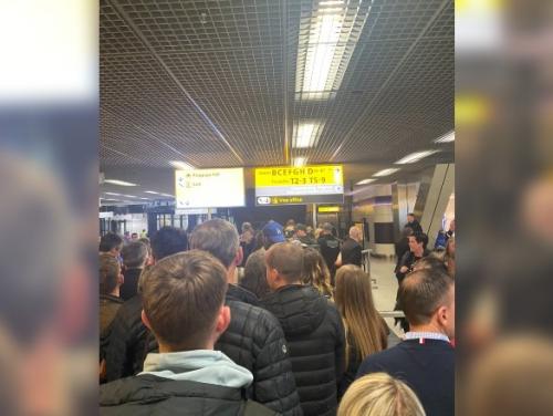 'Ongelofelijke chaos' door stroomstoring Schiphol voorbij: geen extreem ... 'Ongelofelijke chaos' door stroomstoring Schiphol voorbij: geen extreem ...