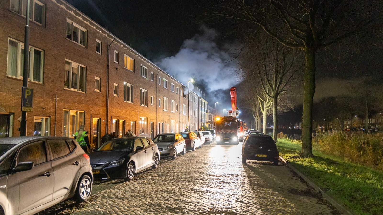 Drie gewonden en veel schade bij brand in Haarlemse woning - NH Nieuws