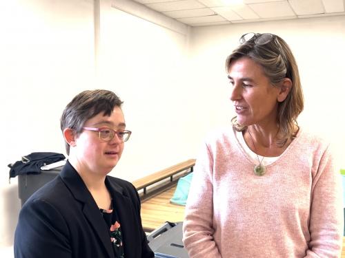 Helpende handjes: mensen met een beperking helpen Wijdemeerders met ...