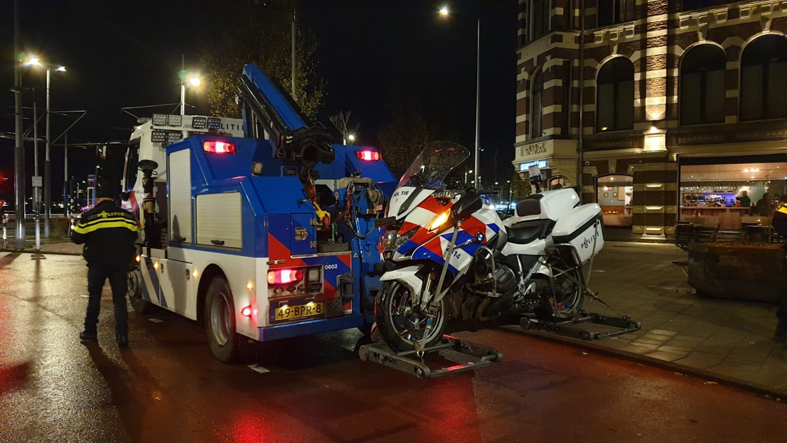 Motoragent gewond na val Oostertoegang - NH Nieuws