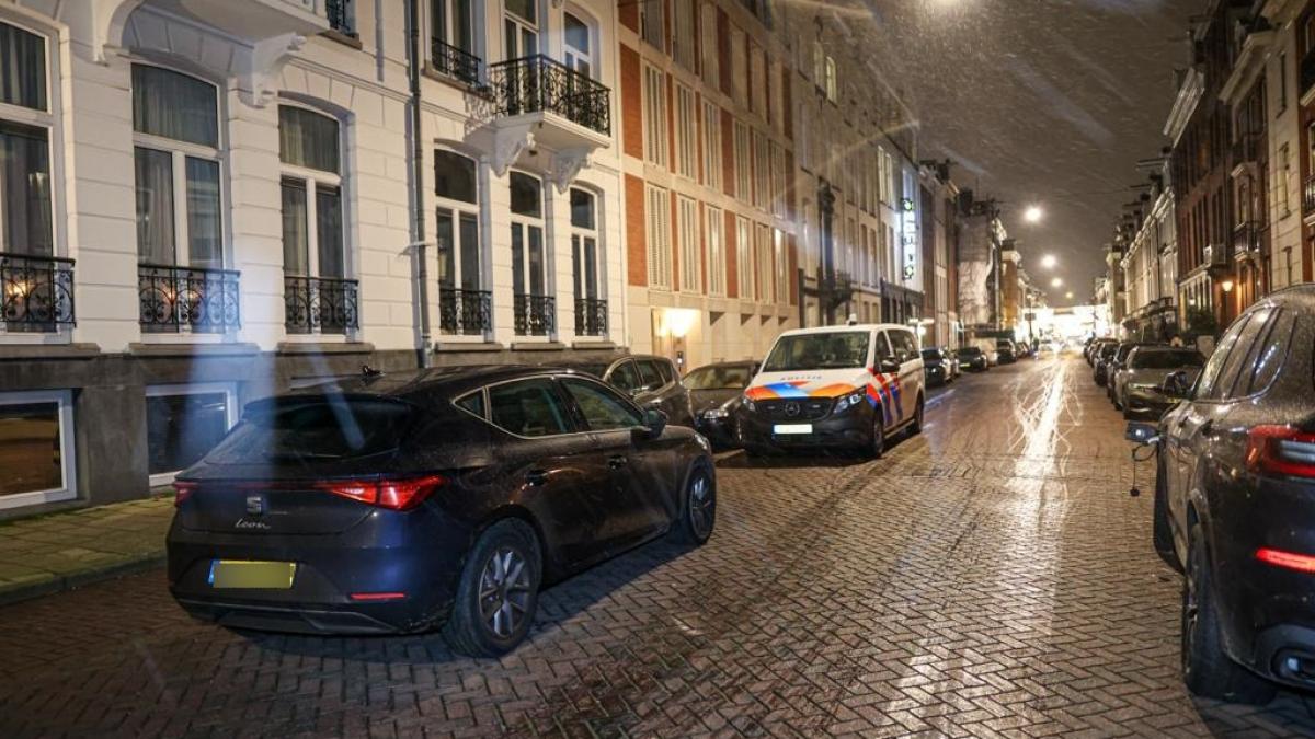 Bewoner Amsterdamse P.C. Hooftstraat met geweld beroofd van luxe ...