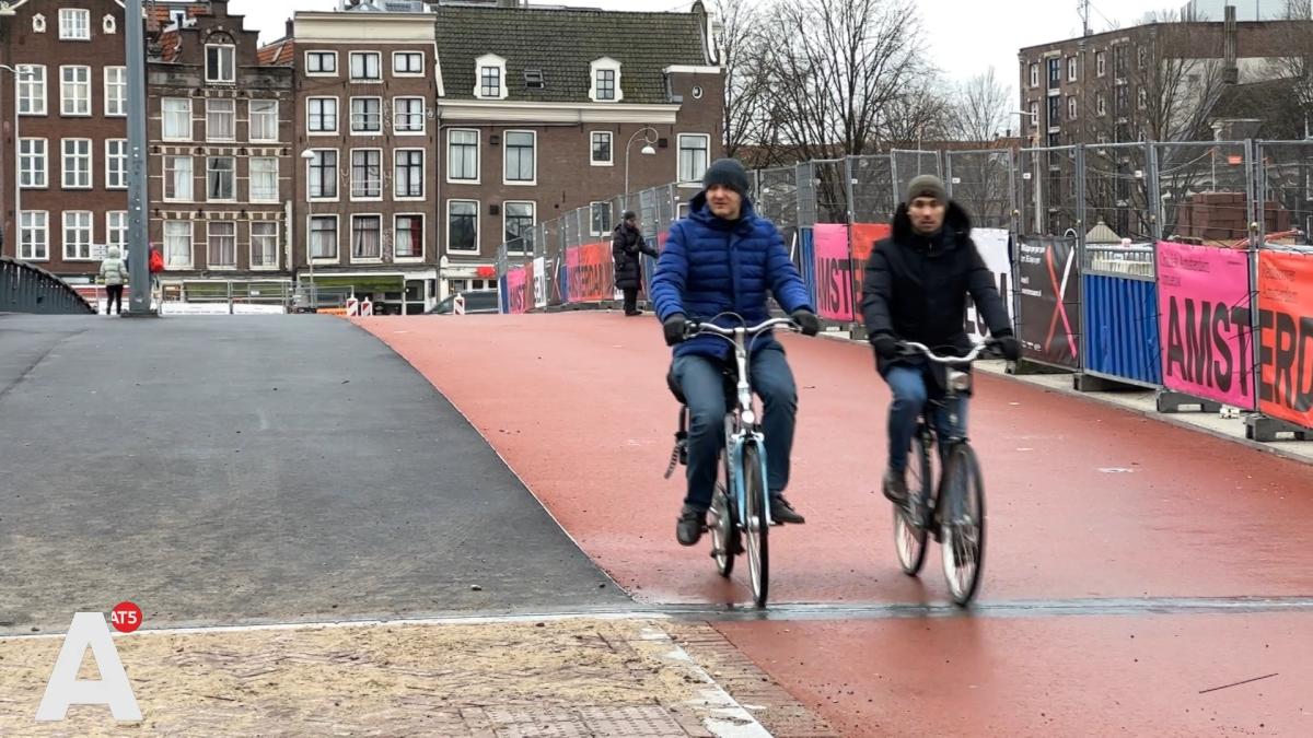 Nieuw breed voet- en fietspad op Odebrug open: einde aan chaotische situatie - NH Nieuws