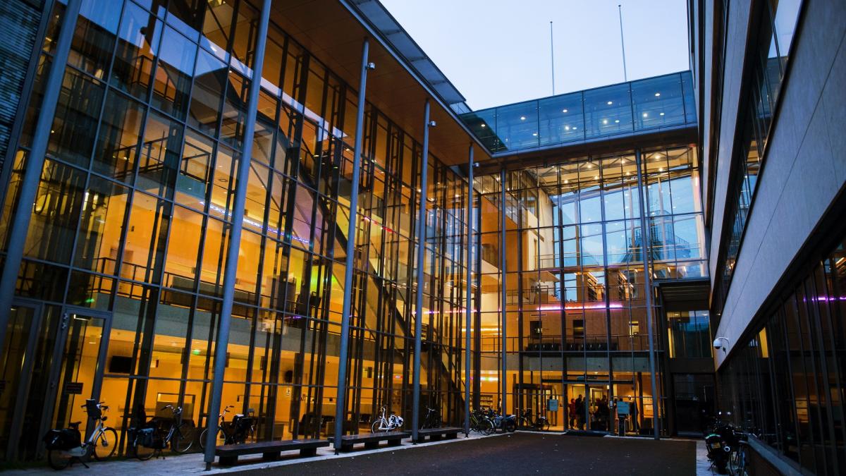 Rechter staat koranverbranding bij AZC in Hoofddorp toe - Oozo.nl