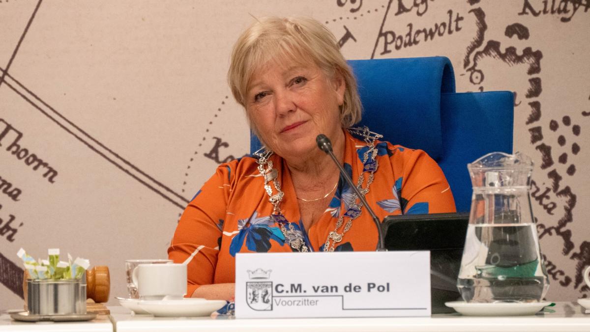 Omstreden Caroline van de Pol ziet af van burgemeesterschap Castricum ...