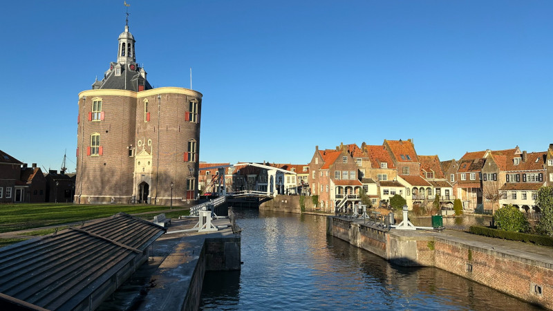 Schade wordt langzaam zichtbaar nu hoogwater zich terugtrekt uit West ... Schade wordt langzaam zichtbaar nu hoogwater zich terugtrekt uit West ...