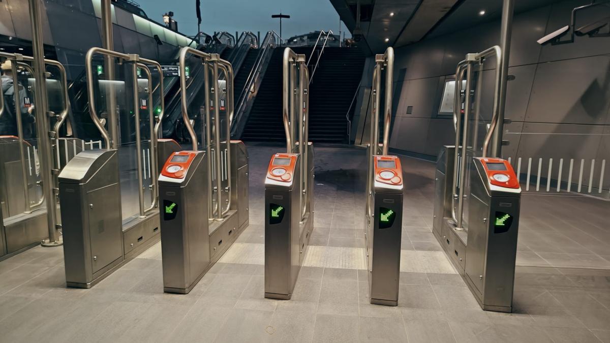 Groot deel van de dag gratis met de metro door storing bij inchecken ...