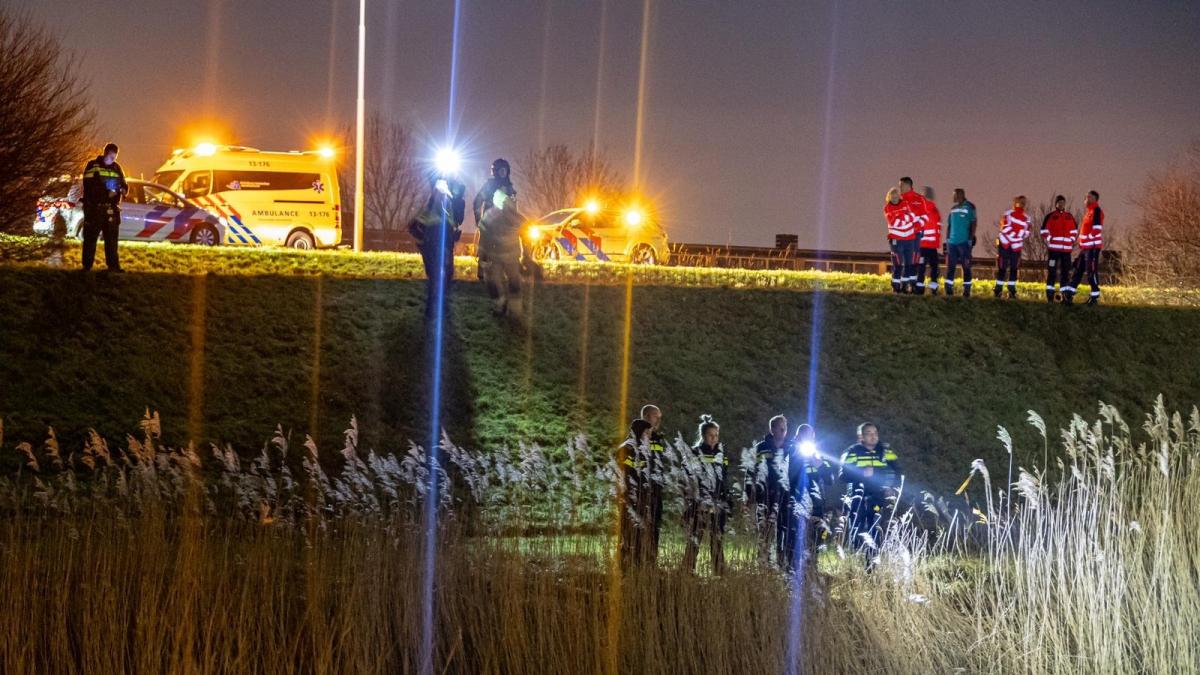 Hardrijder (35) uit sloot gered en opgepakt na politie-achtervolging ...