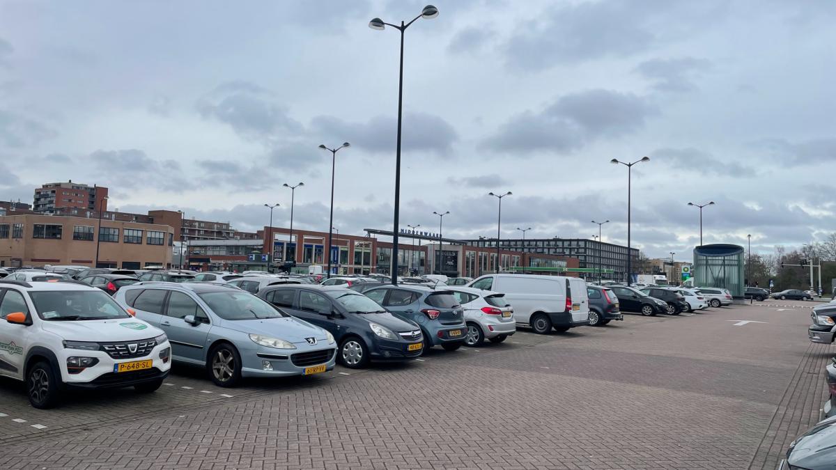 Parkeertarief in Middenwaard toch niet fors omhoog, maar alsnog is ...