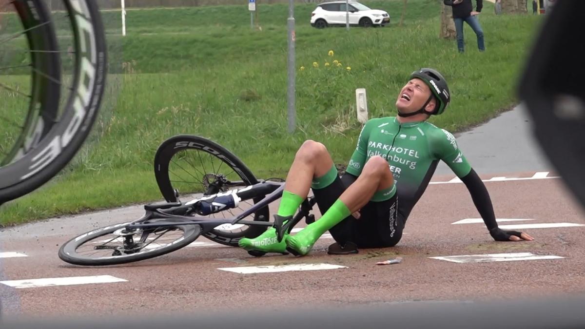 Van koeienstront tot zwabberende finish: bizarre dag voor wielrenners ...