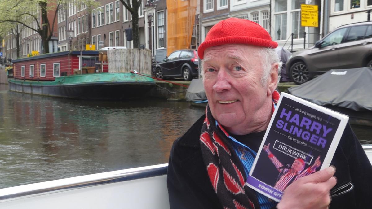 Biografie over Drukwerkzanger Harry Slinger (74): "Dan kan mijn kleindochter Coco straks lezen ...