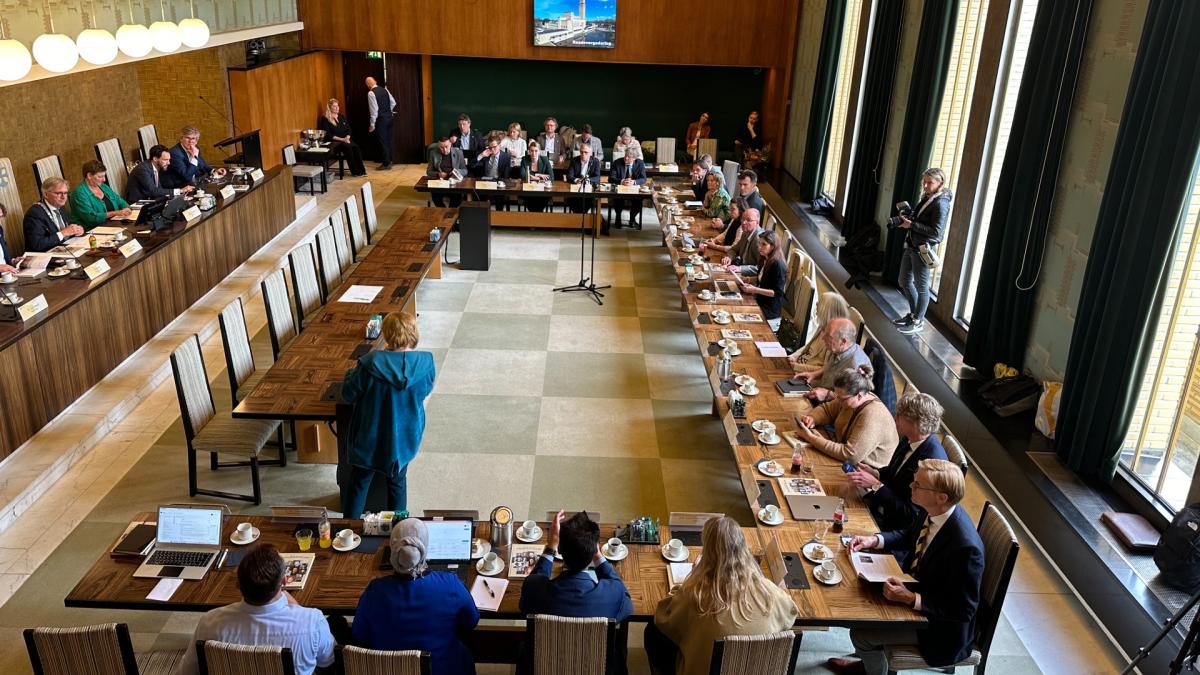 Felle woorden als Hilversumse politiek praat over coalitiechaos: "Wat ...