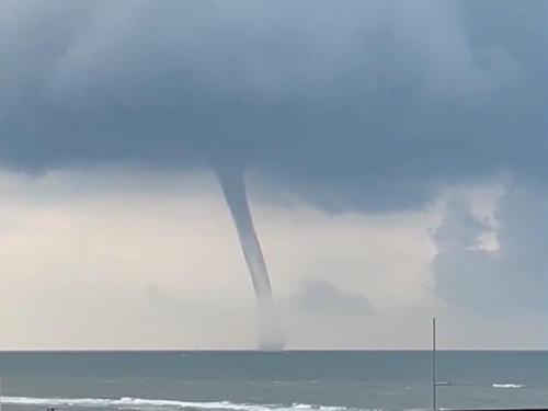 Spanning en sensatie om waterhozen langs de kust: maar is dat terecht ...