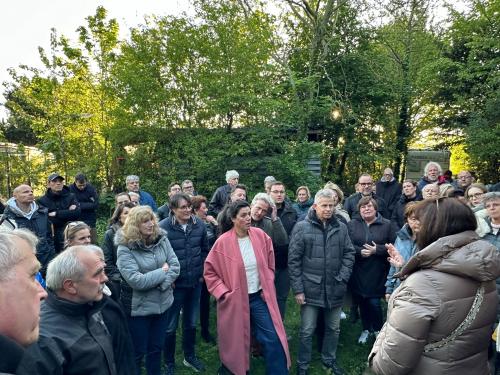 Bewoners Halfweg-Noord krijgen hun zin: toch geen flexwoningen op ... Bewoners Halfweg-Noord krijgen hun zin: toch geen flexwoningen op ...