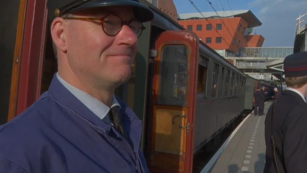 Instappèèn! Stoomtrein rijdt Hilversum binnen om 150 jaar spoor te ...