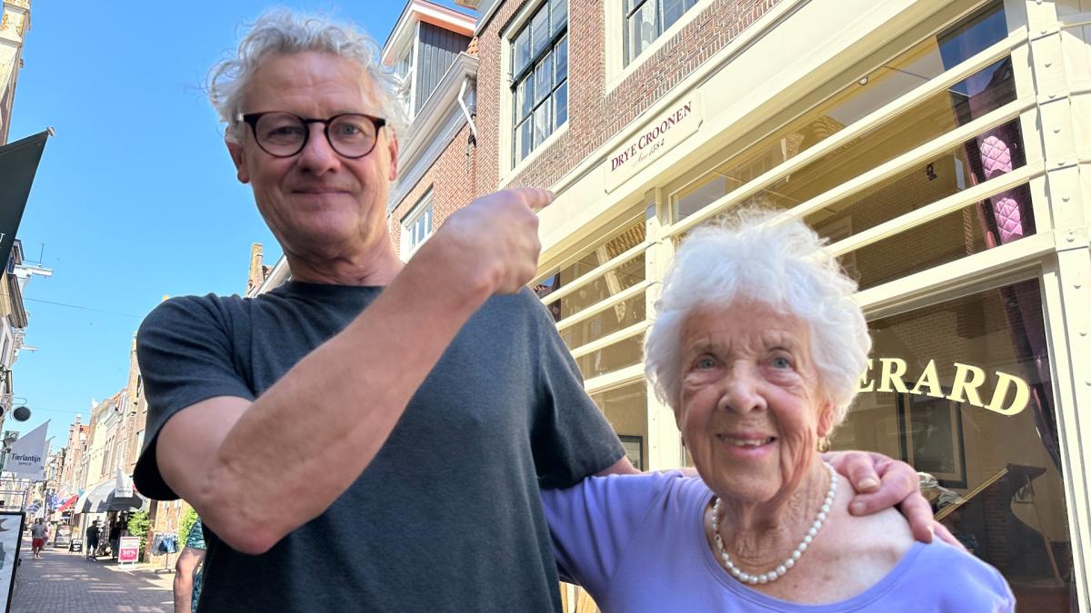 Suus (91) geeft historisch pand in Enkhuizen de oude naam terug: "Het ...