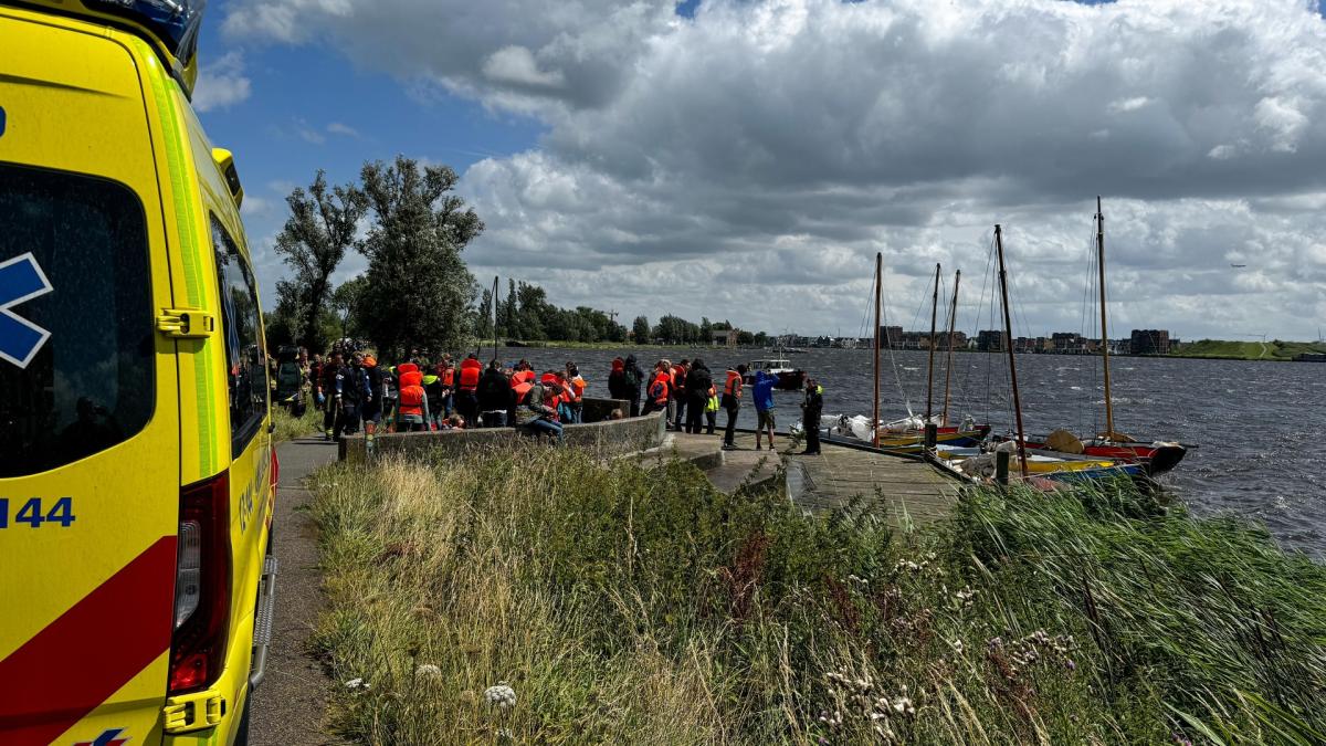 Schrik na onverwachte windvlaag: zeilboot met kinderen omgeslagen - NH ...