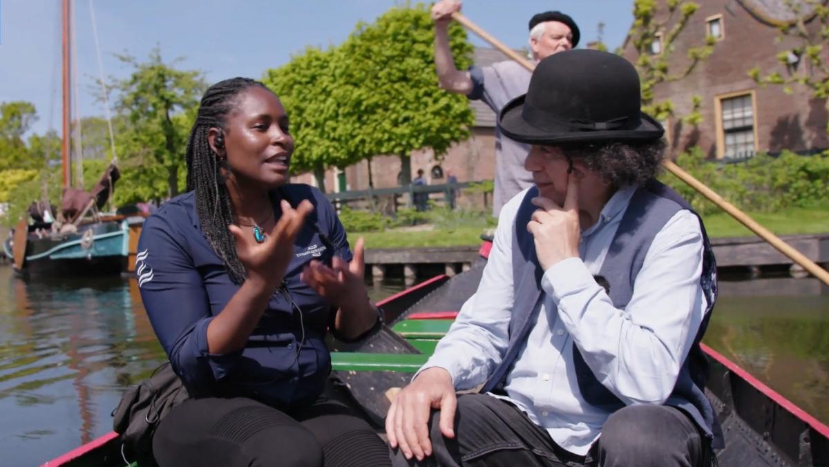 Sealuna laveert tussen twee culturen: "We zijn hier allemaal zo gehaast ...