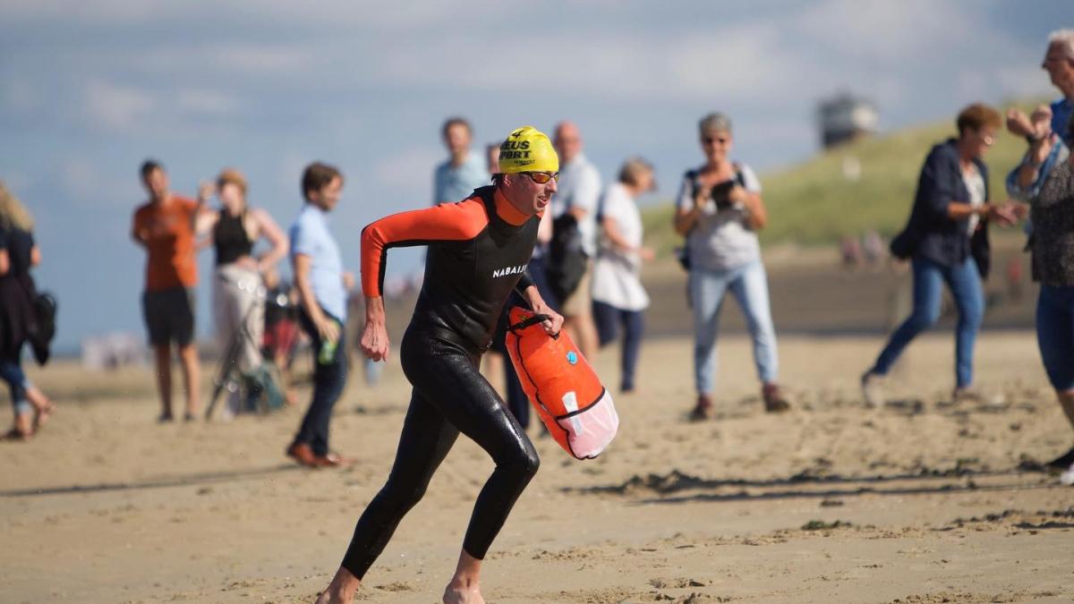 Onvoorspelbare zwemtocht van Texel naar Den Helder: "Weet nooit wat gebeurt" - NH Nieuws