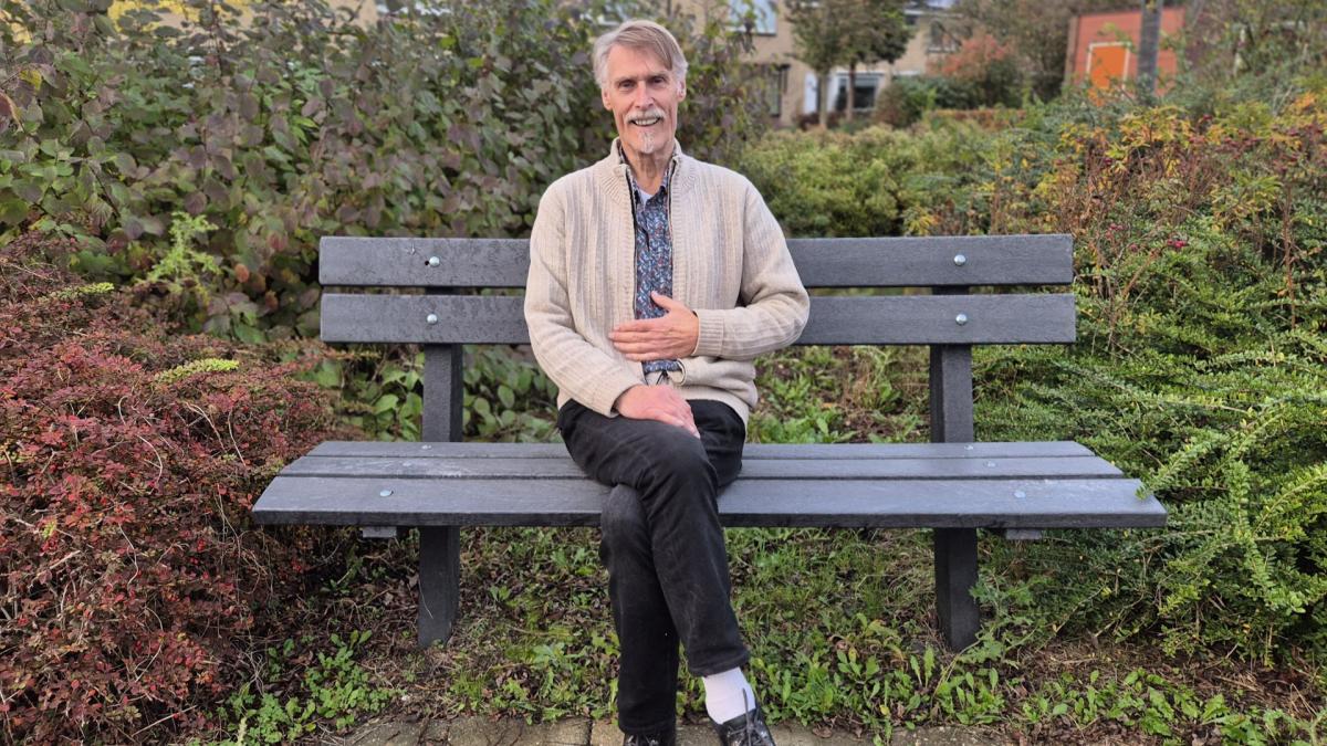 Van 40 peuken per dag naar ademgoeroe: Ambro (77) deelt gouden stoptip