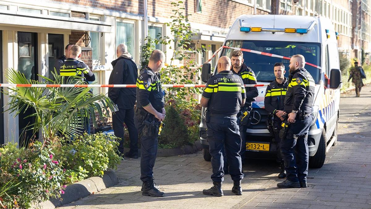 Lichaam aangetroffen in woning Hoofdweg, politie sluit misdrijf uit - NH Nieuws