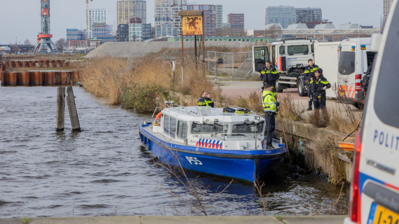 Overleden man gevonden in water Johan van Hasseltkanaal - NH Nieuws Overleden man gevonden in water Johan van Hasseltkanaal - NH Nieuws