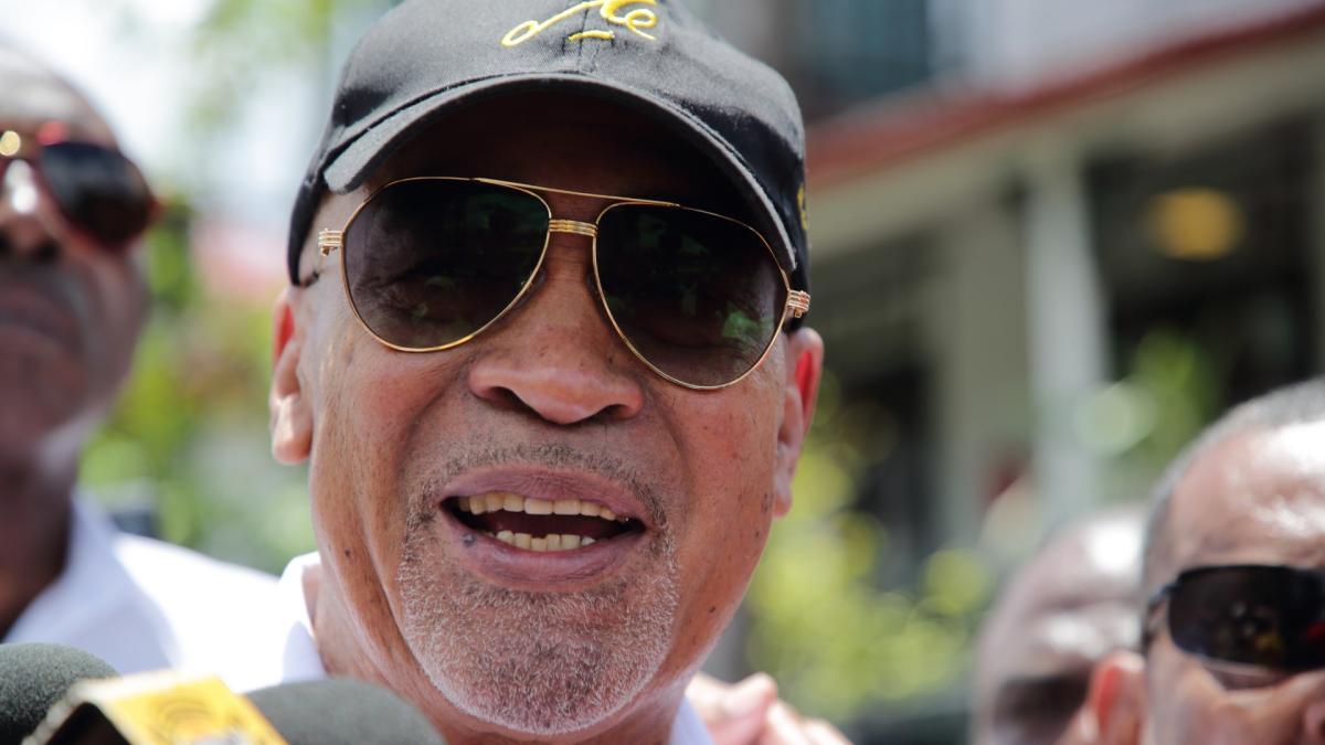 Ongeloof en opluchting om dood Bouterse: "Het is een kerstgeschenk ...