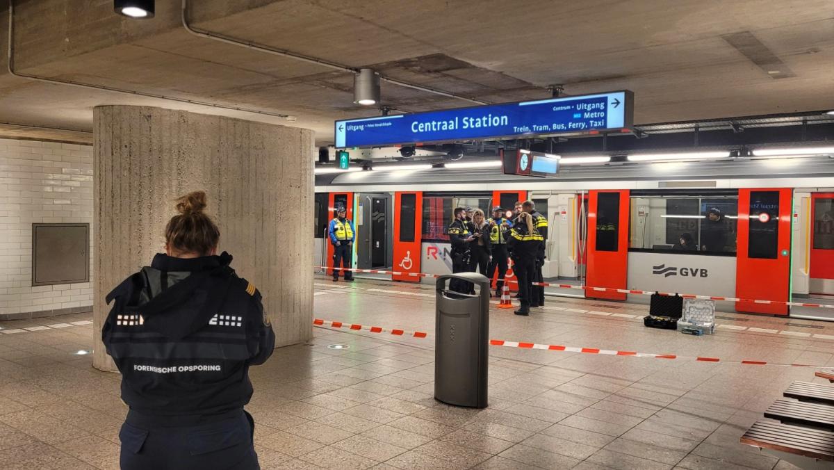 Gewonde bij steekpartij op perron metro Amsterdam Centraal Station - NH ...