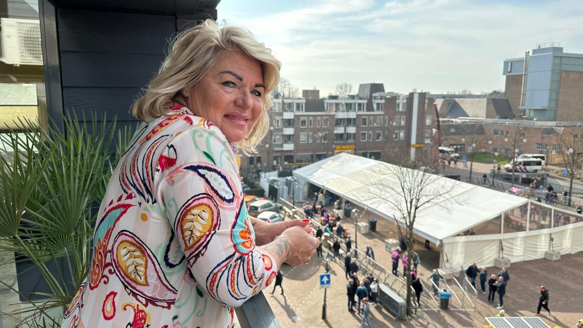 Engelse voetbalfans genieten in Alkmaarse fanzone, omwonenden zijn ...