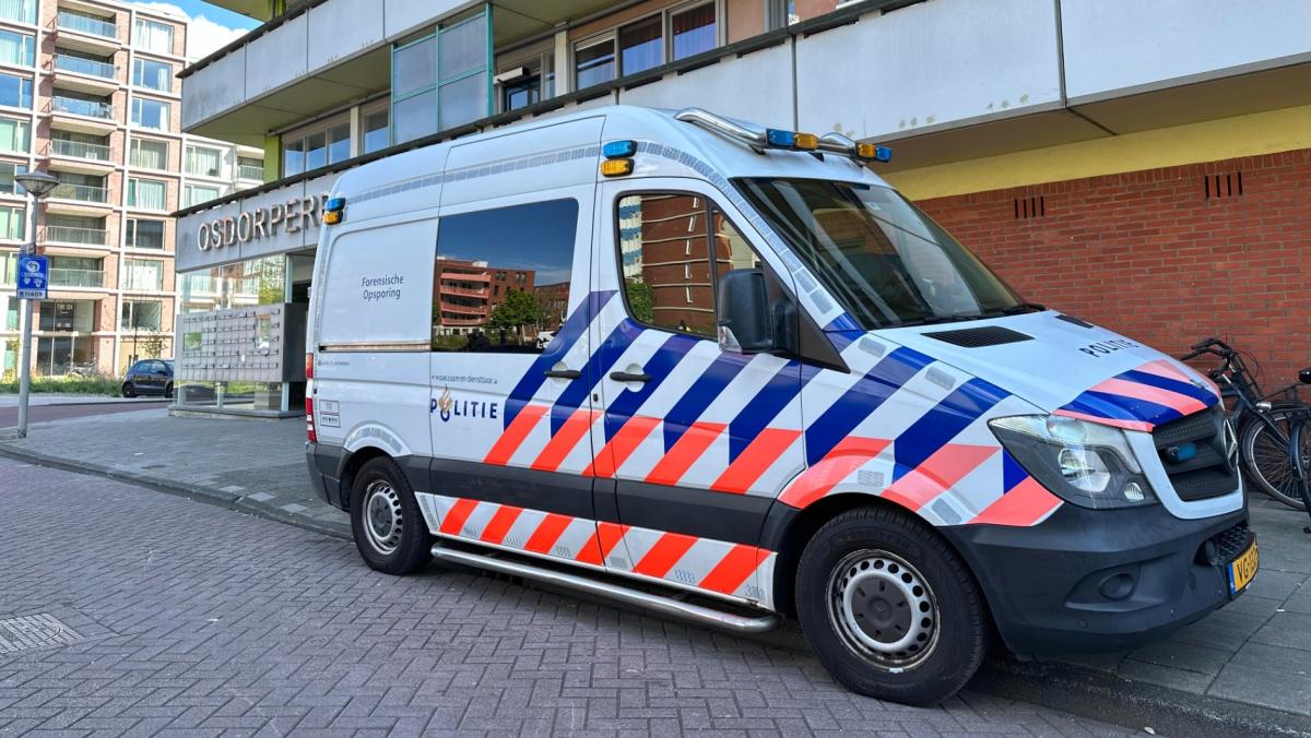 Bewoner (60) aangehouden na vondst zwaargewonde man onderaan flat Osdorp - NH Nieuws