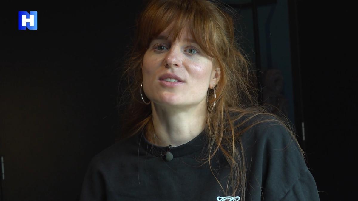 Zangeres Merol en haar hightech haai stralen in nieuwe theatrale dance ...