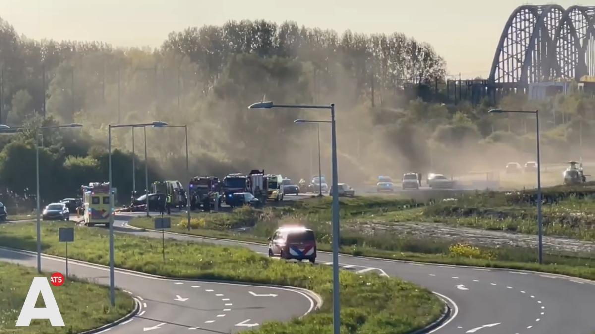 Frontale botsing tussen auto's op provinciale weg Weesp, vier gewonden - NH Nieuws