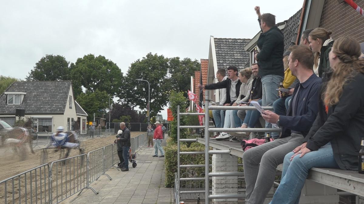 Venhuizen snoept er tijdens 'Pinkster 3' al 65 jaar een extra kermisdag bij