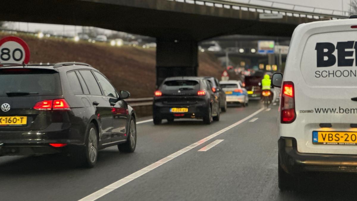 Drukke ochtendspits, half uur file op A5 - NH Nieuws