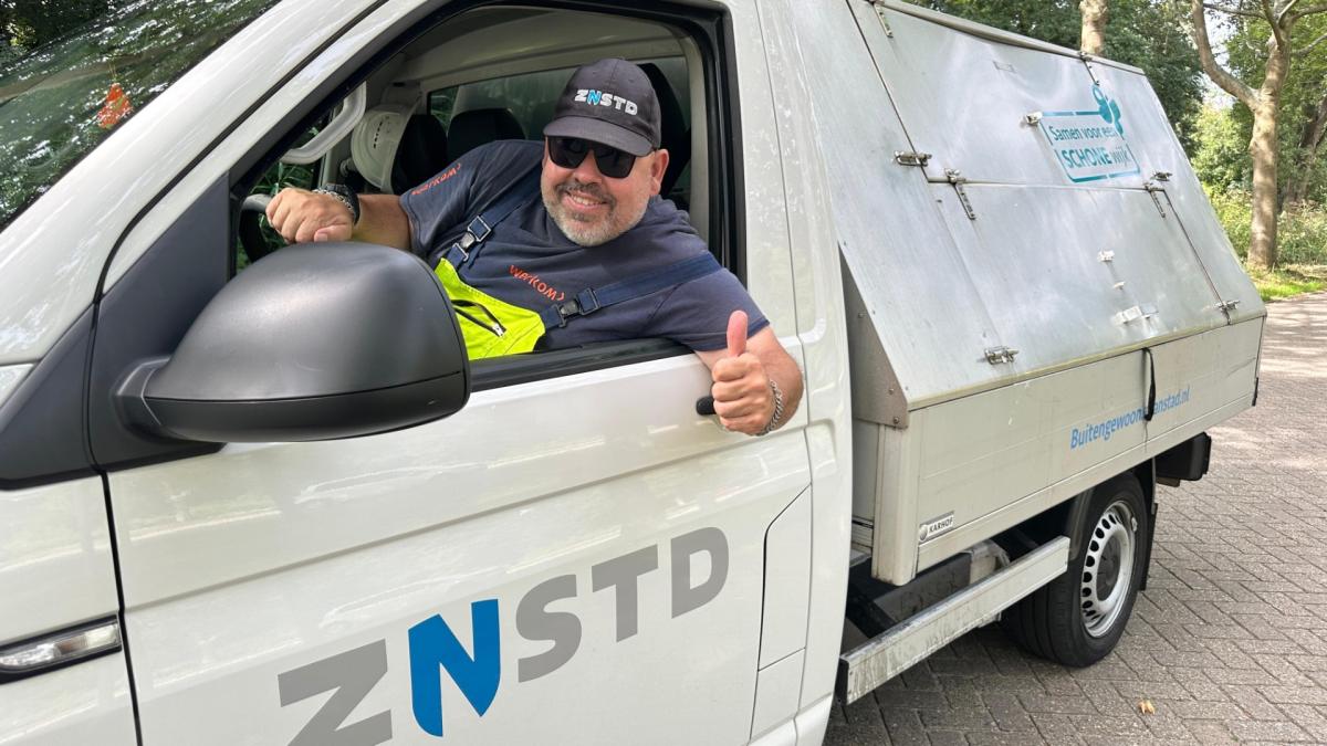 Straatveger wil reggaester worden: "Ik word ook wel de Zaanse UB40 ...