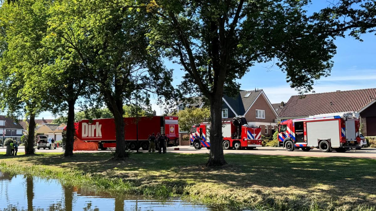 Vrouw overleden in Volendam na aanrijding met vrachtwagen - Oozo.nl