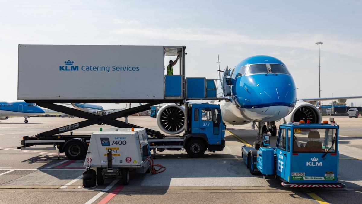 Stel met notenallergie verlaat last minute vliegtuig op Schiphol om ...
