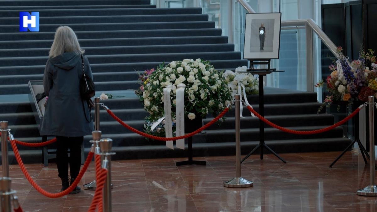 Honderden vrienden, collega's en balletliefhebbers nemen afscheid van ...