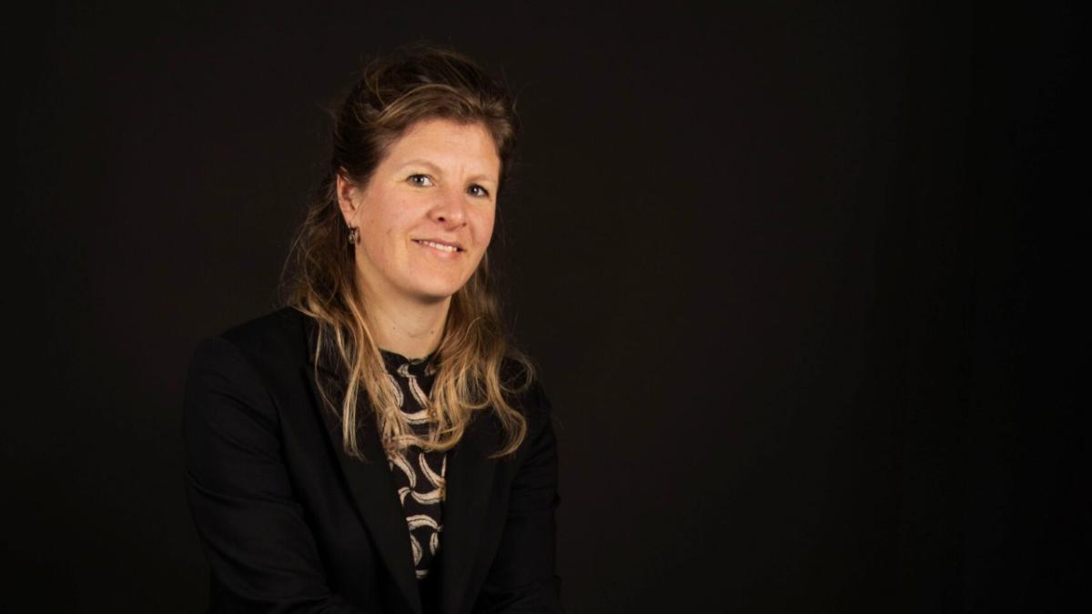 Uitvaartverzorgster Ellen maakt in Aartswoud een uitvaart mee om nooit ...