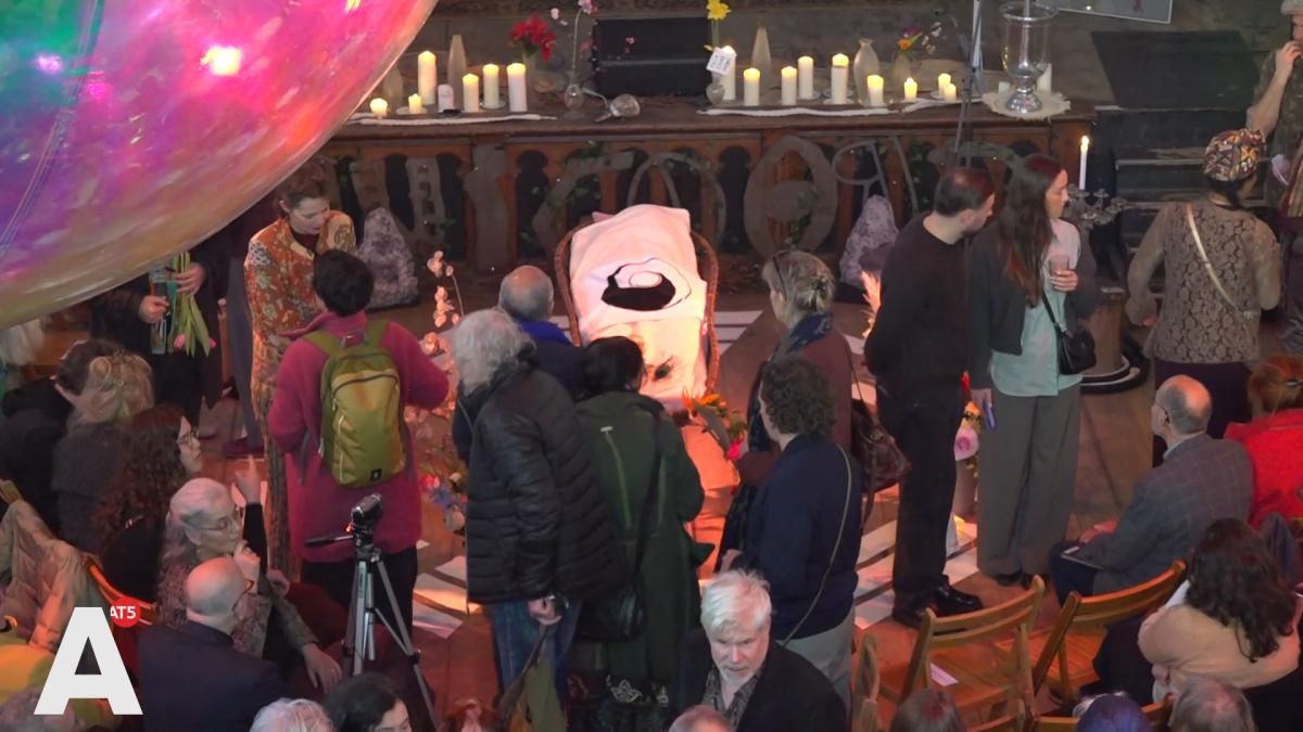 Dankbaarheid en verdriet bij uitvaart Ruigoord-pionier: "Hij is er niet ...