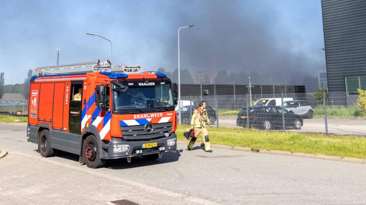 NL-Alert in deel van 't Gooi vanwege zeer grote brand in Almere