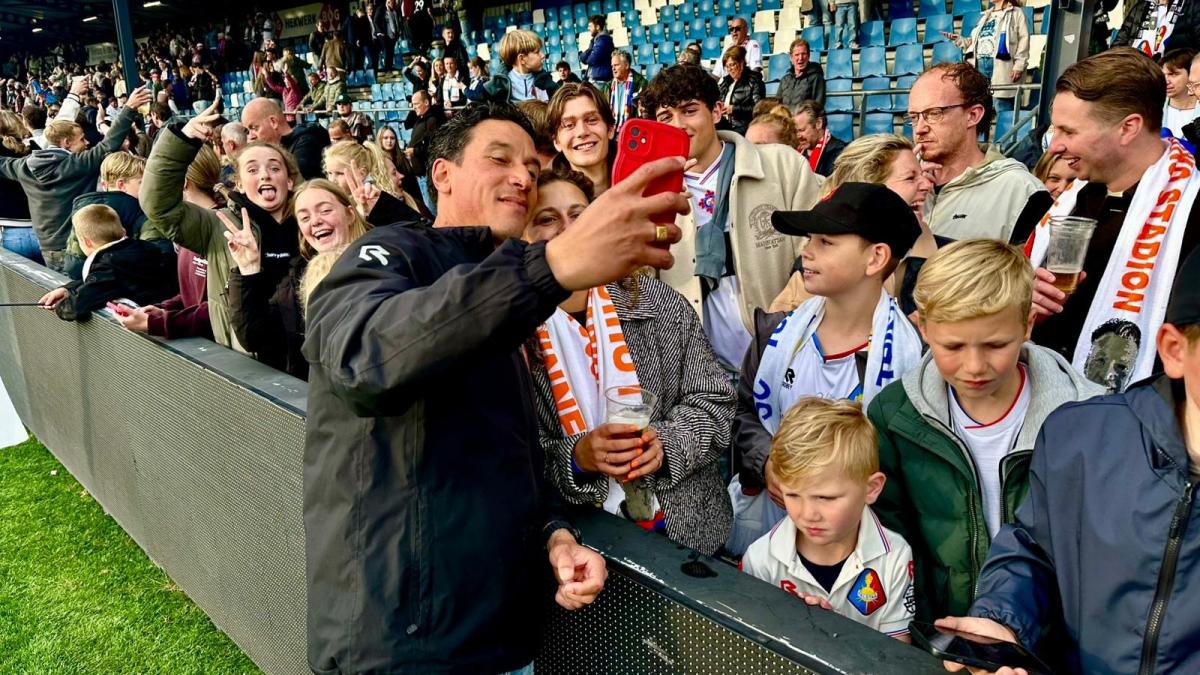 Lees terug: Ronald Koeman Jr. houdt Telstar in eredivisie • Gigantisch ...