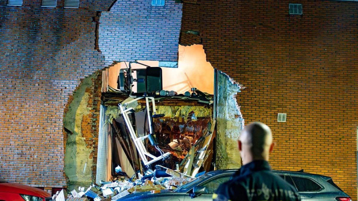 Geen slachtoffers meer gevonden onder puin na explosie Amsterdam-Osdorp ...