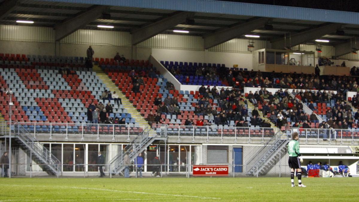 Haarlemse Kick Smit-tribune weer 'veilig', maar voor niemand bereikbaar ...