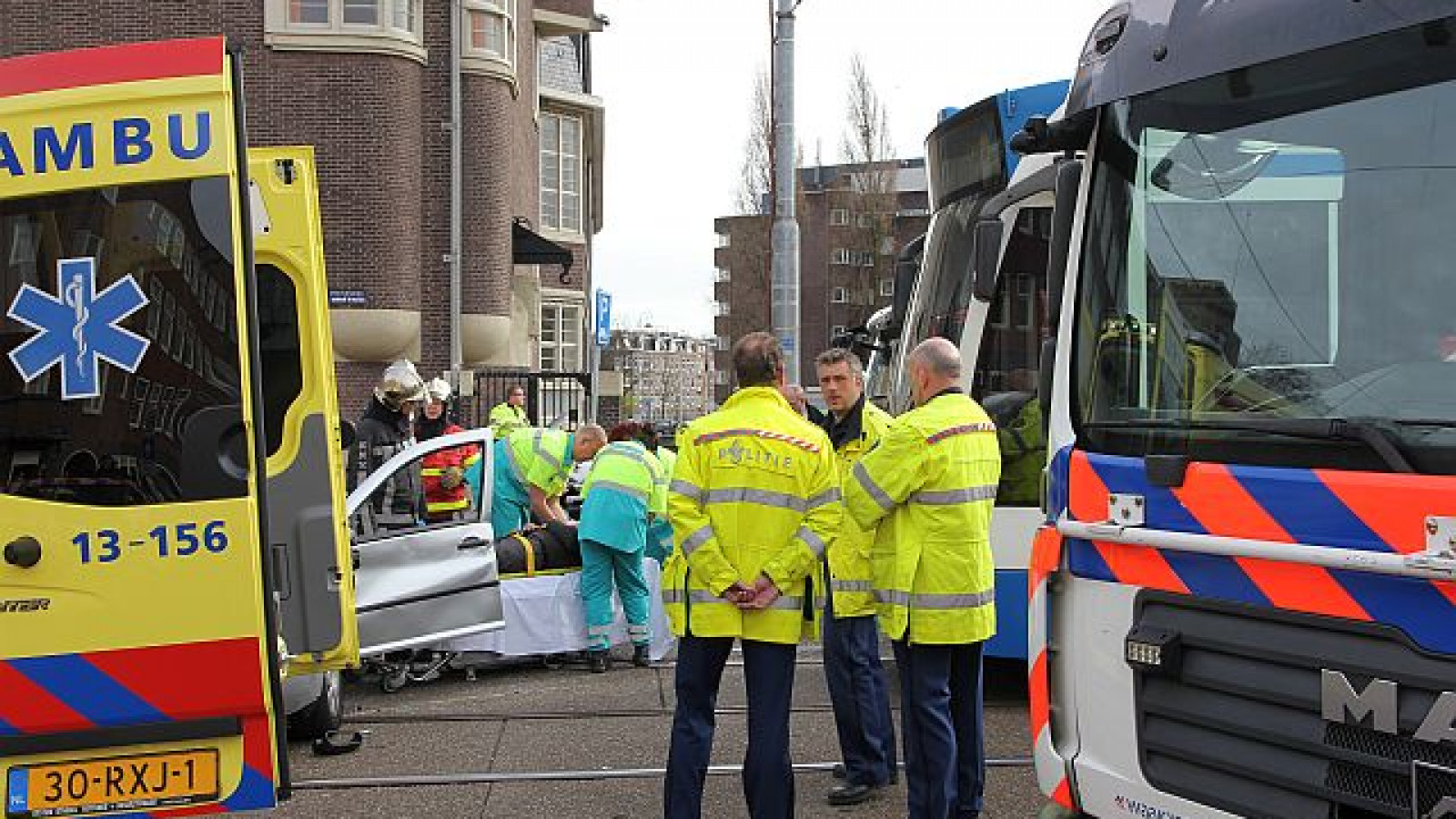 Tram Botst Op Auto In Amsterdam NH Nieuws tram-botst-op-auto-in-amsterdam-nh-nieuws