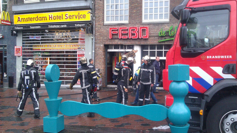 Uitslaande brand in Febo op Damrak - NH Nieuws